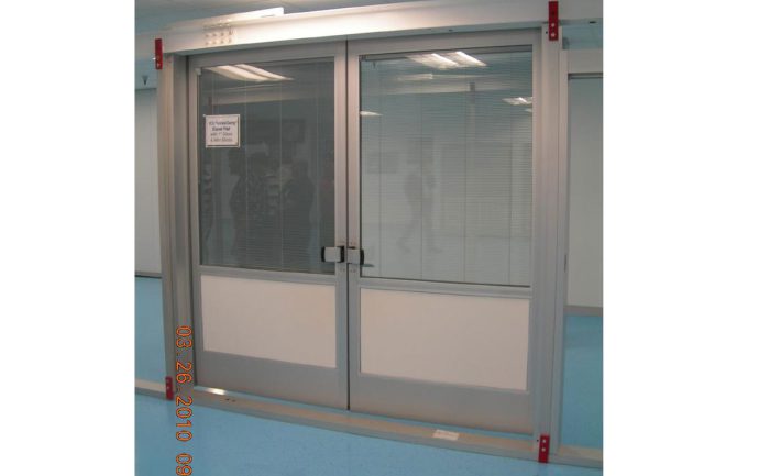 Puerta automatizada en vano de puerta manual doble estandard - Sistemas ...